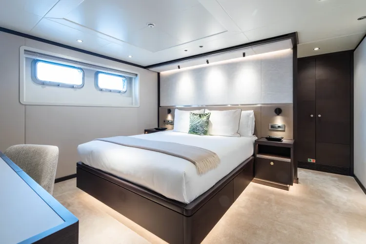 EMERALD yacht for charter (Feadship, 50.4m, 1990)